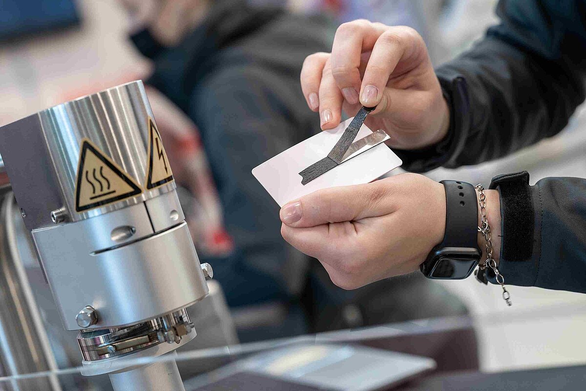 PR: Openair-Plasma: Improving the adhesion of plastic surfaces